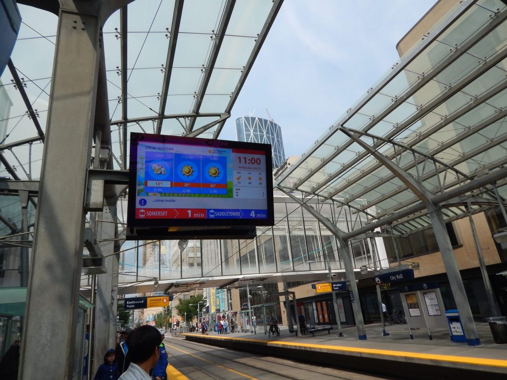 Commercial Display Monitor Selection Guide - Manuco Electronics