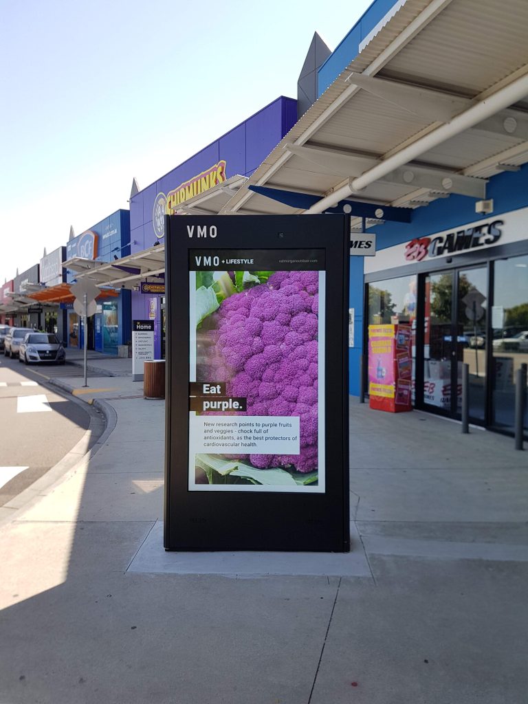 Why Consumer Screens Fail in Commercial Signage